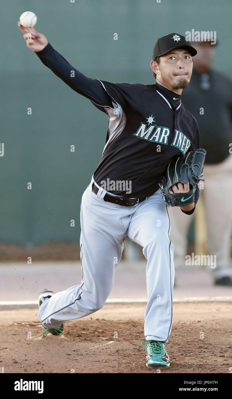 Seattle Mariners pitcher Hisashi Iwakuma warms up in the bullpen during ...