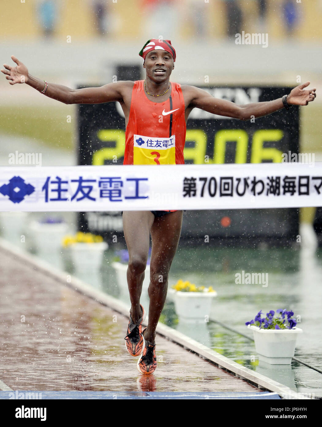 Kenya's Samuel Ndungu crosses the finish line at Ojiyama Stadium in ...