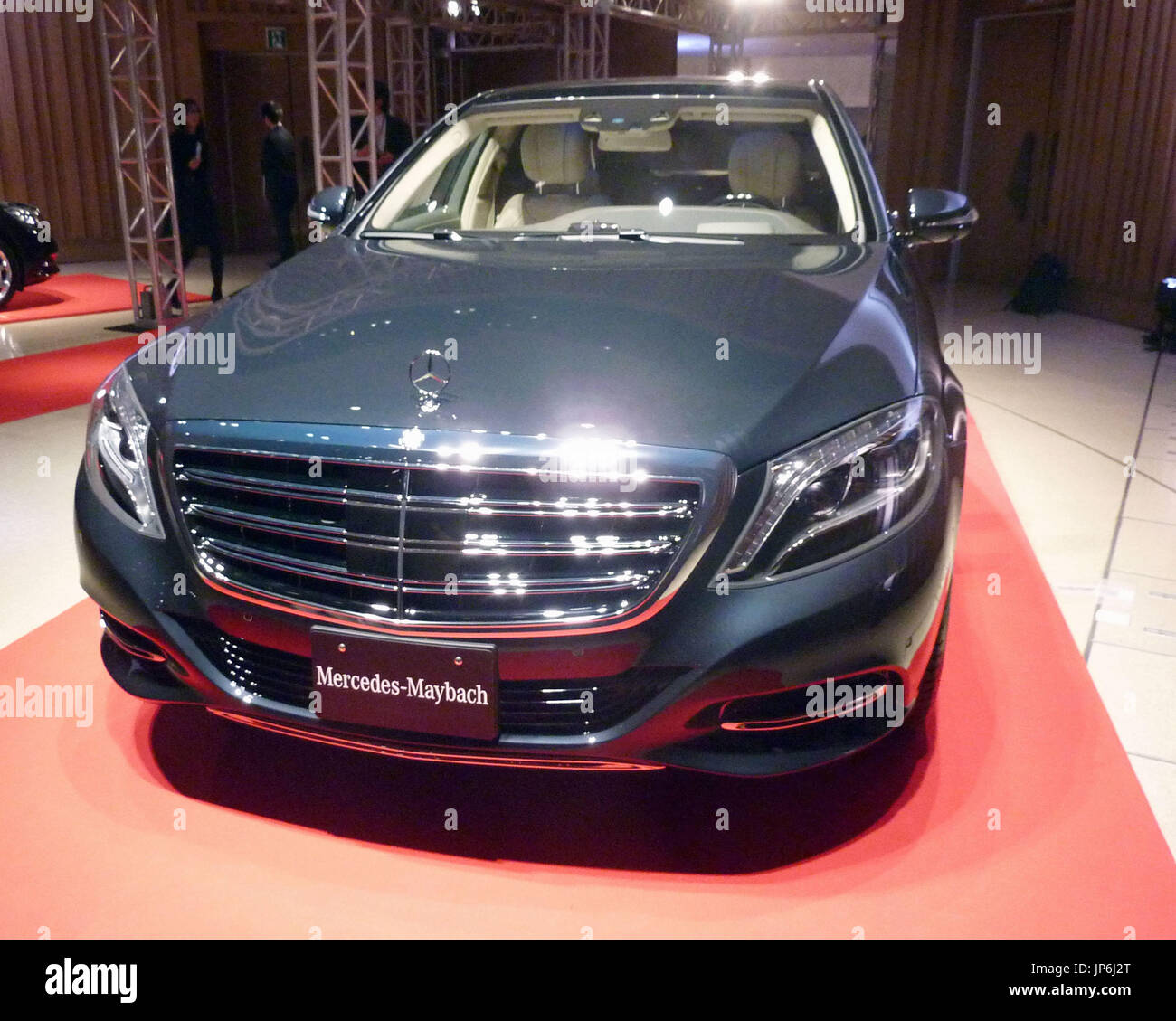 Mercedes-Benz Japan shows the luxurious sedan Maybach S-Class in Tokyo ...