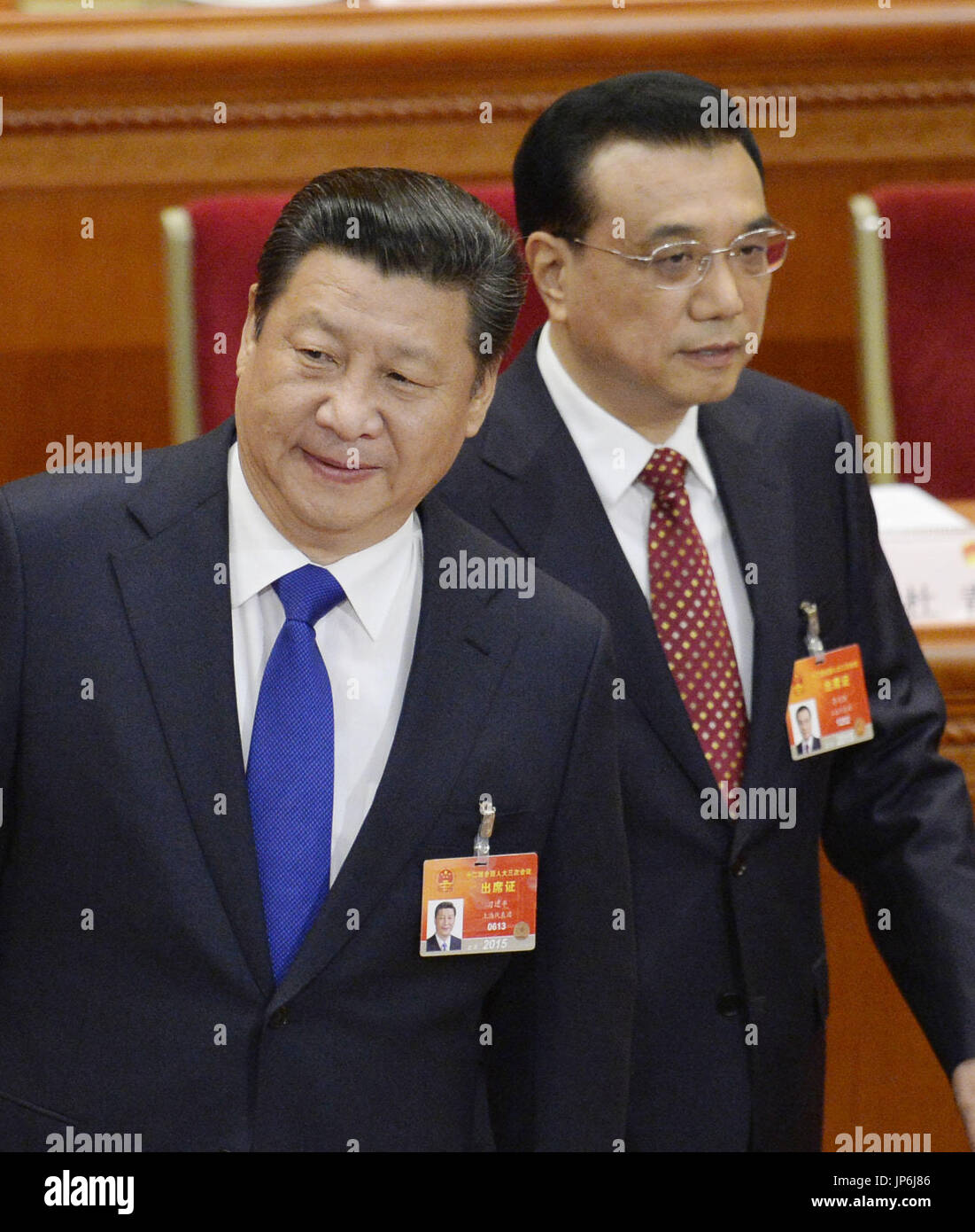 Chinese President Xi Jinping (L) and Premier Li Keqiang are pictured ...