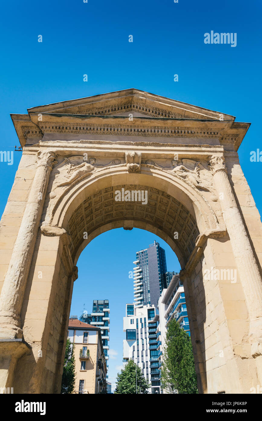 Milan triumph gate hi-res stock photography and images - Alamy