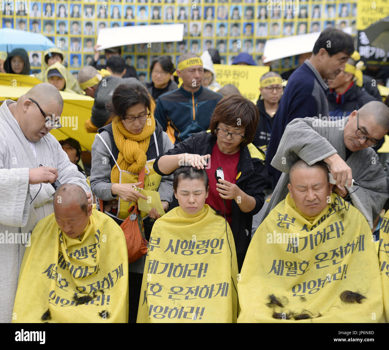 Around 50 relatives of people who died in the sinking of the Sewol ...