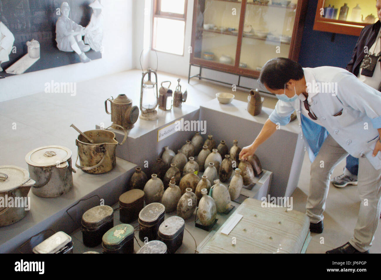 Canteens, rice cookers and other artifacts from Japanese soldiers who ...