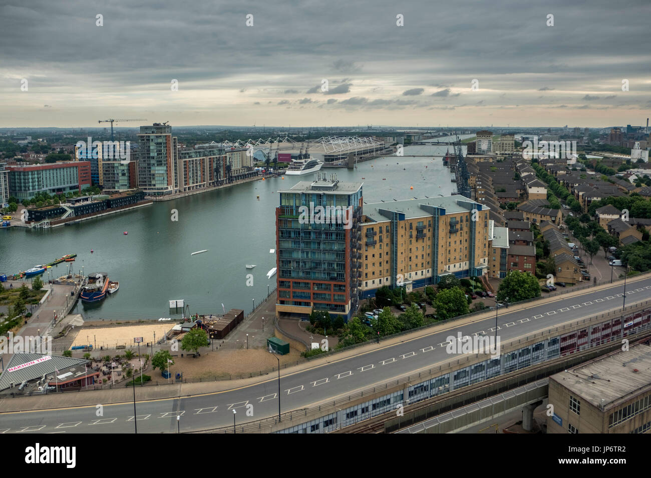 London cablecar hi-res stock photography and images - Alamy