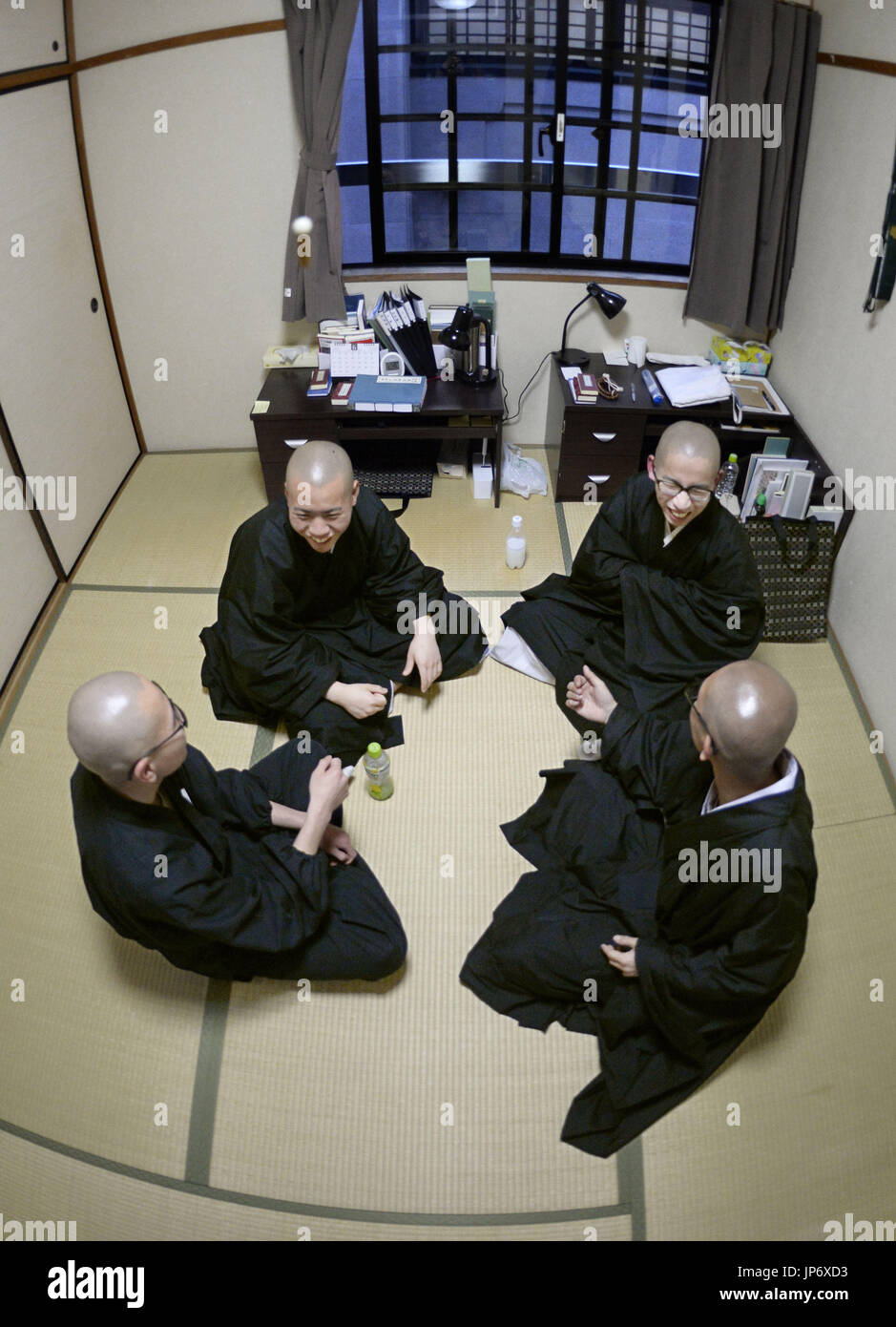 Students of Koyasan Senshugakuin, a Buddhist practitioners' school ...
