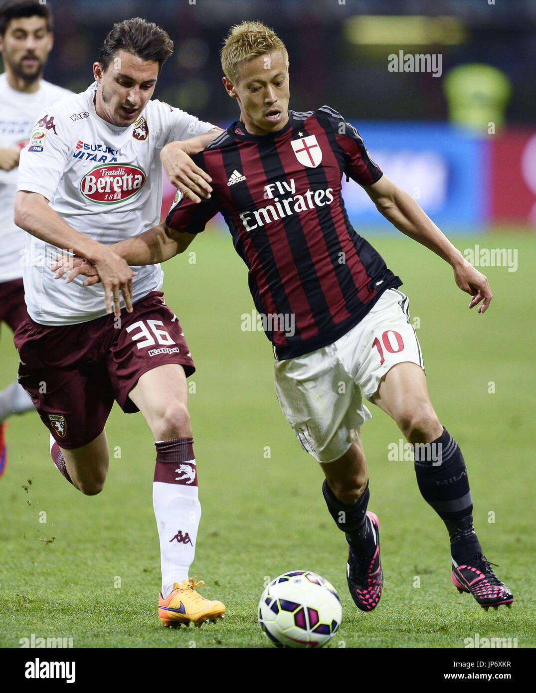 AC Milan's Keisuke Honda (R) and Matteo Darmian of Torino vie for the ...
