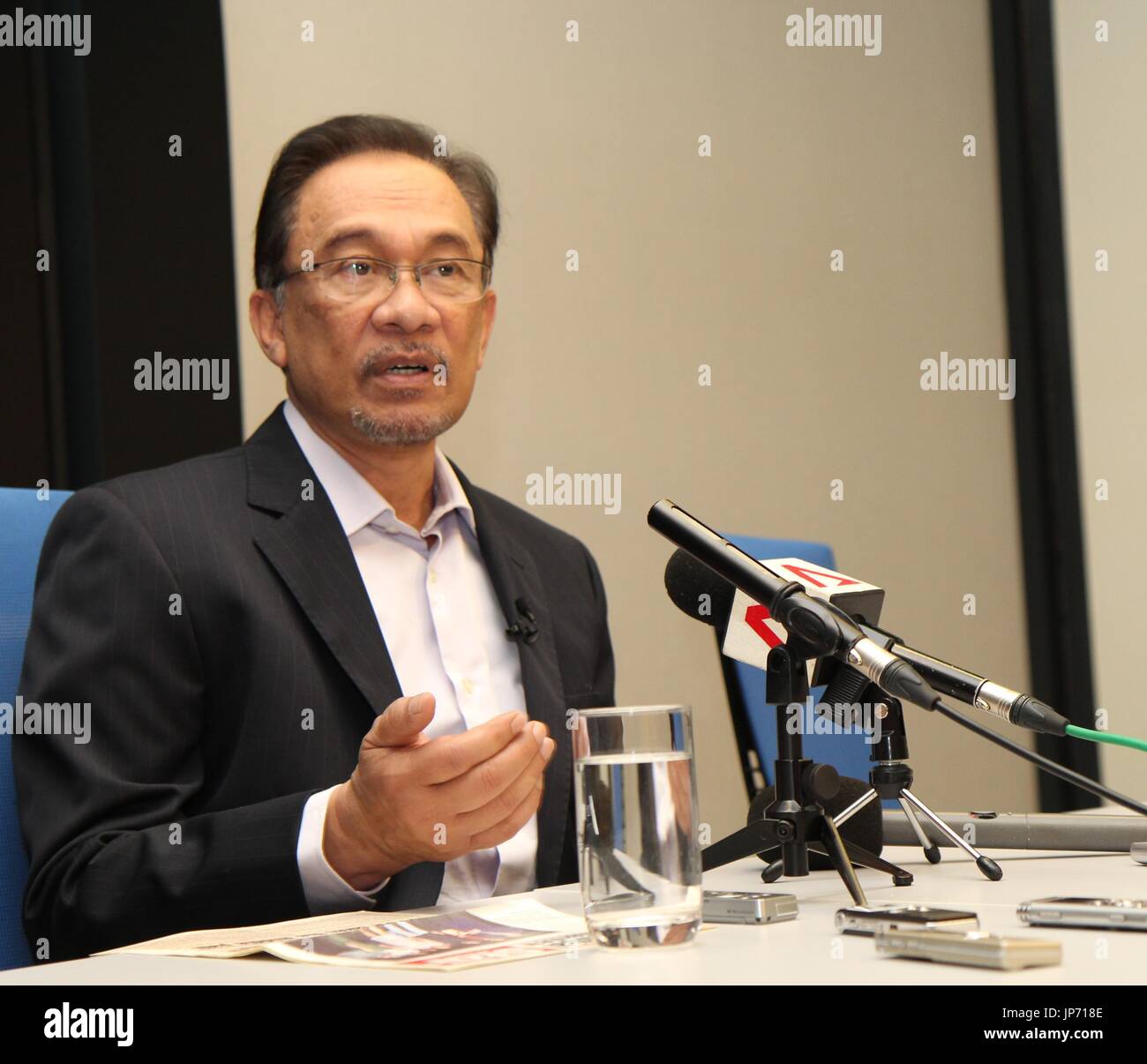 Malaysian opposition leader Anwar Ibrahim speaks to reporters in Kuala ...