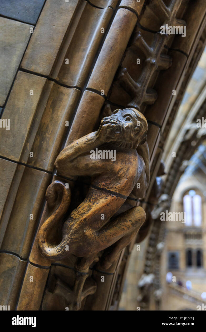 Monkey gargoyle hi-res stock photography and images - Alamy