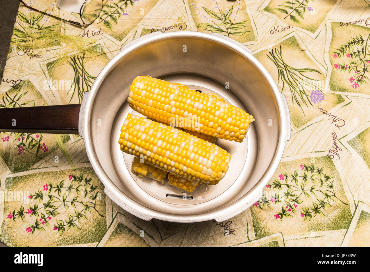 corn on the cob in pressure cooker Stock Photo - Alamy