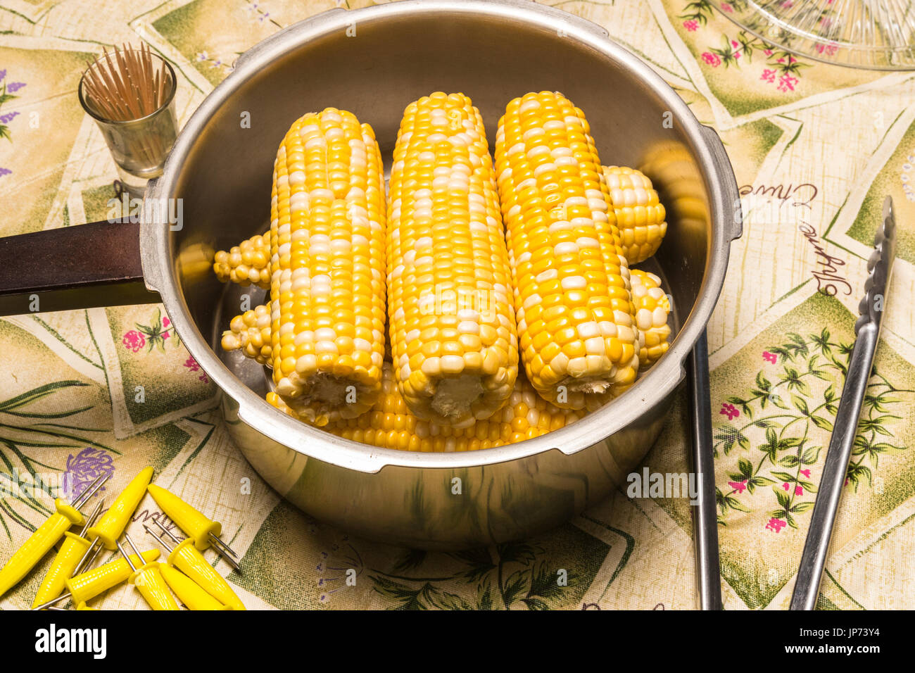 corn on the cob in pressure cooker Stock Photo - Alamy