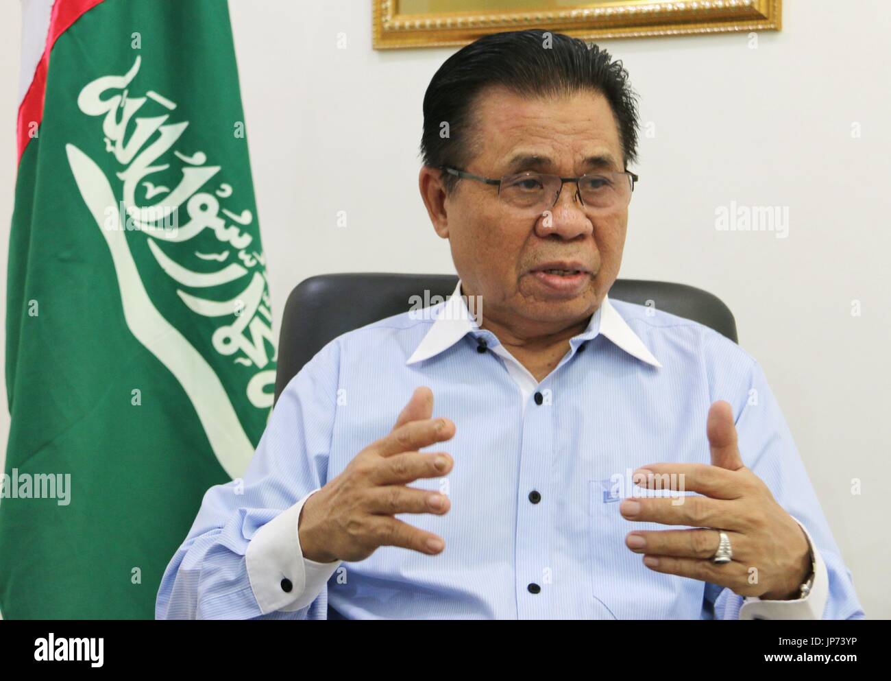 Al Haj Murad Ebrahim, leader of the Philippines' largest Muslim rebel ...