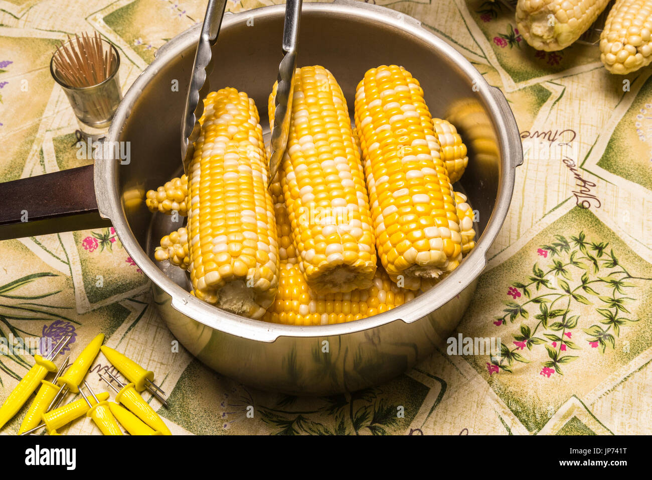 corn on the cob in pressure cooker Stock Photo - Alamy