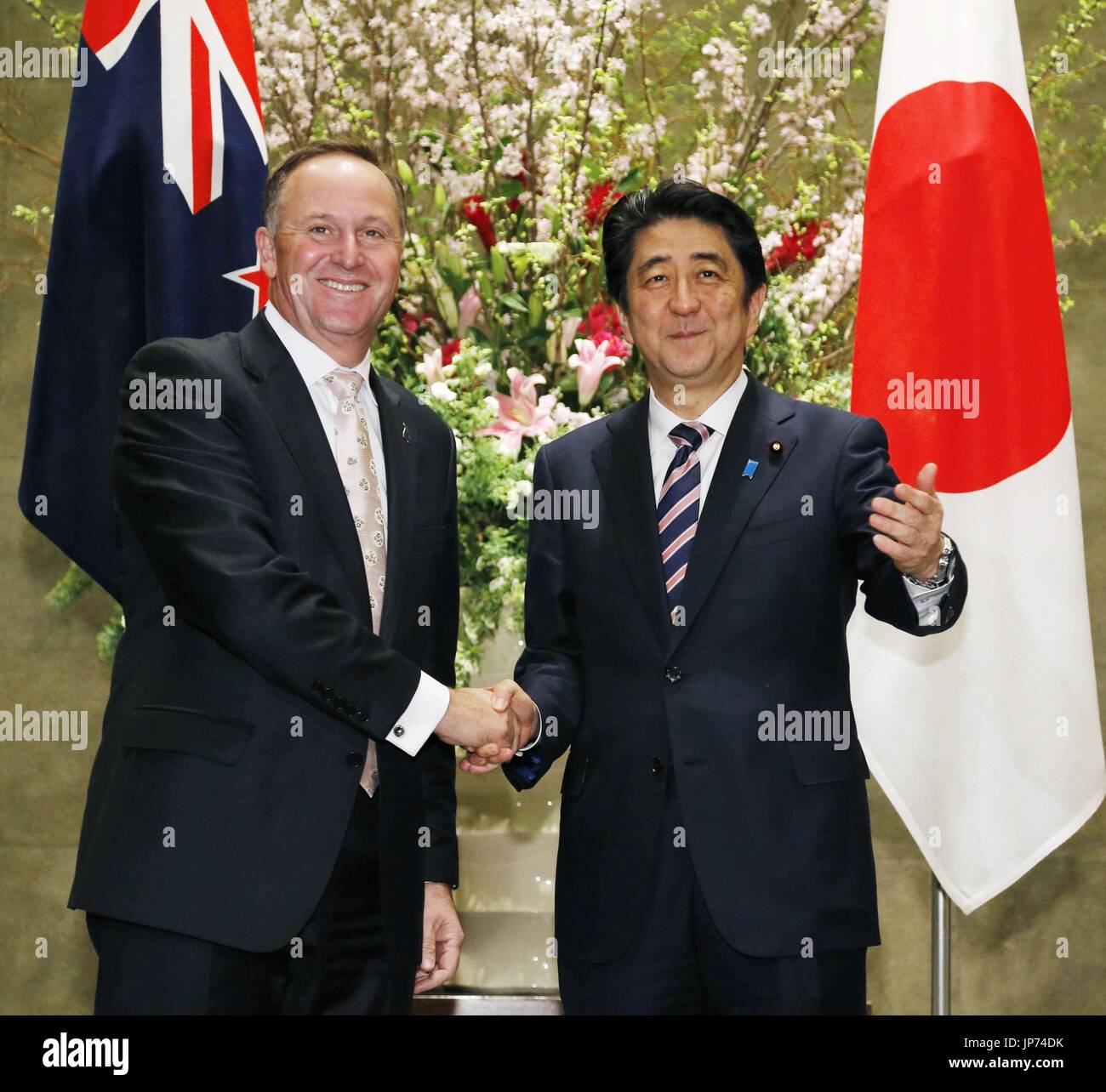 Japanese Prime Minister Shinzo Abe (R) and New Zealand Prime Minister ...