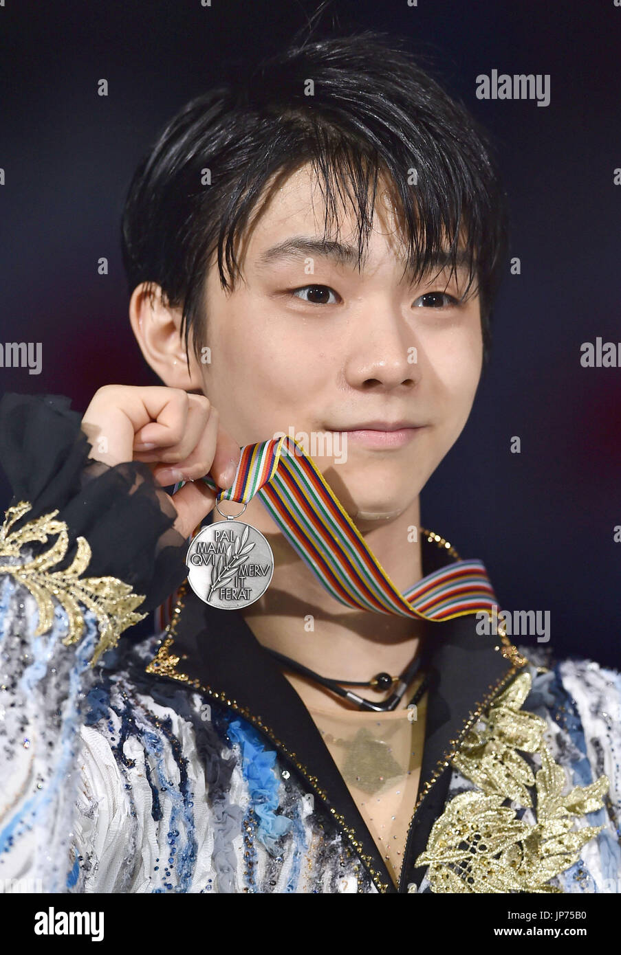 Yuzuru Hanyu of Japan poses with his silver medal in the men's event at ...