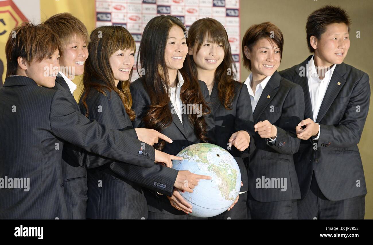 INAC Kobe Leonessa members -- (From L) Shinobu Ono, Asuna Tanaka ...
