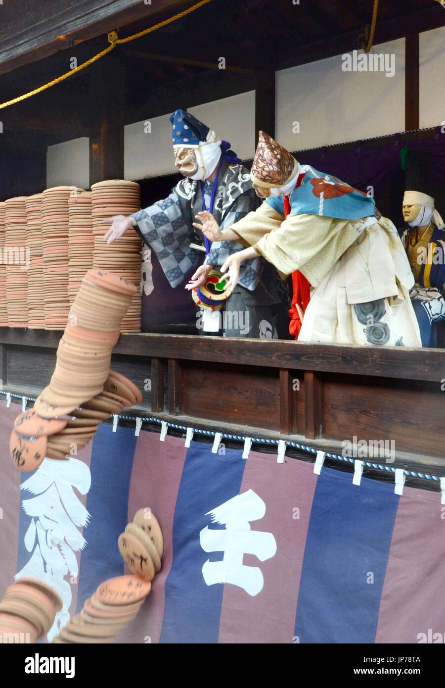 Masked "drum sellers" drop some 1,000 fragile stacked clay plates off ...