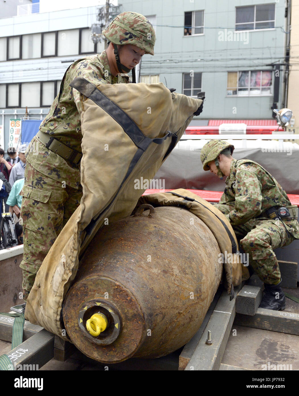 After defusing it, Ground Self-Defense Force personnel on May 9, 2015 ...