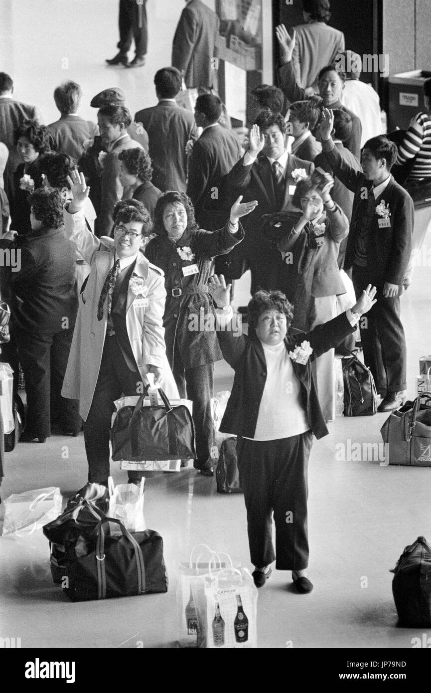 Japanese "war orphans," who were left behind in China at the end of ...