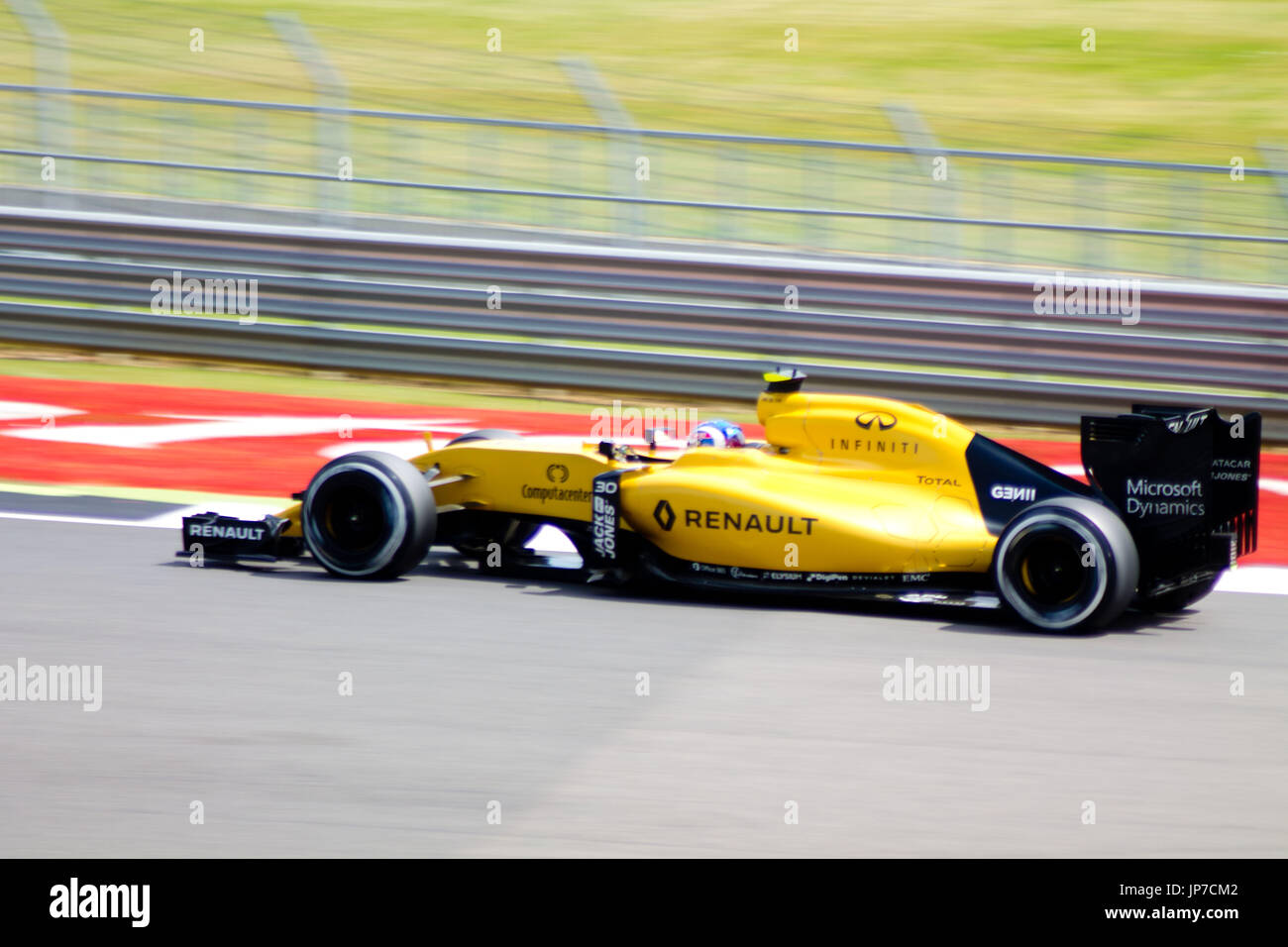 at the the first corner of the Silverstone Grand Prix circuit during ...
