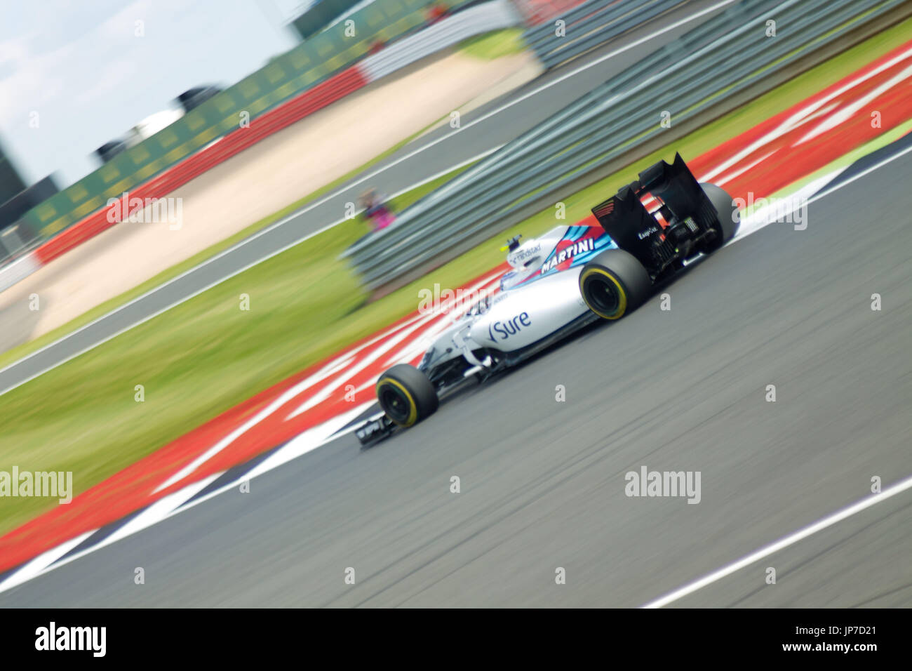 A Wiliams F1 car at the the first corner of the Silverstone Grand Prix ...
