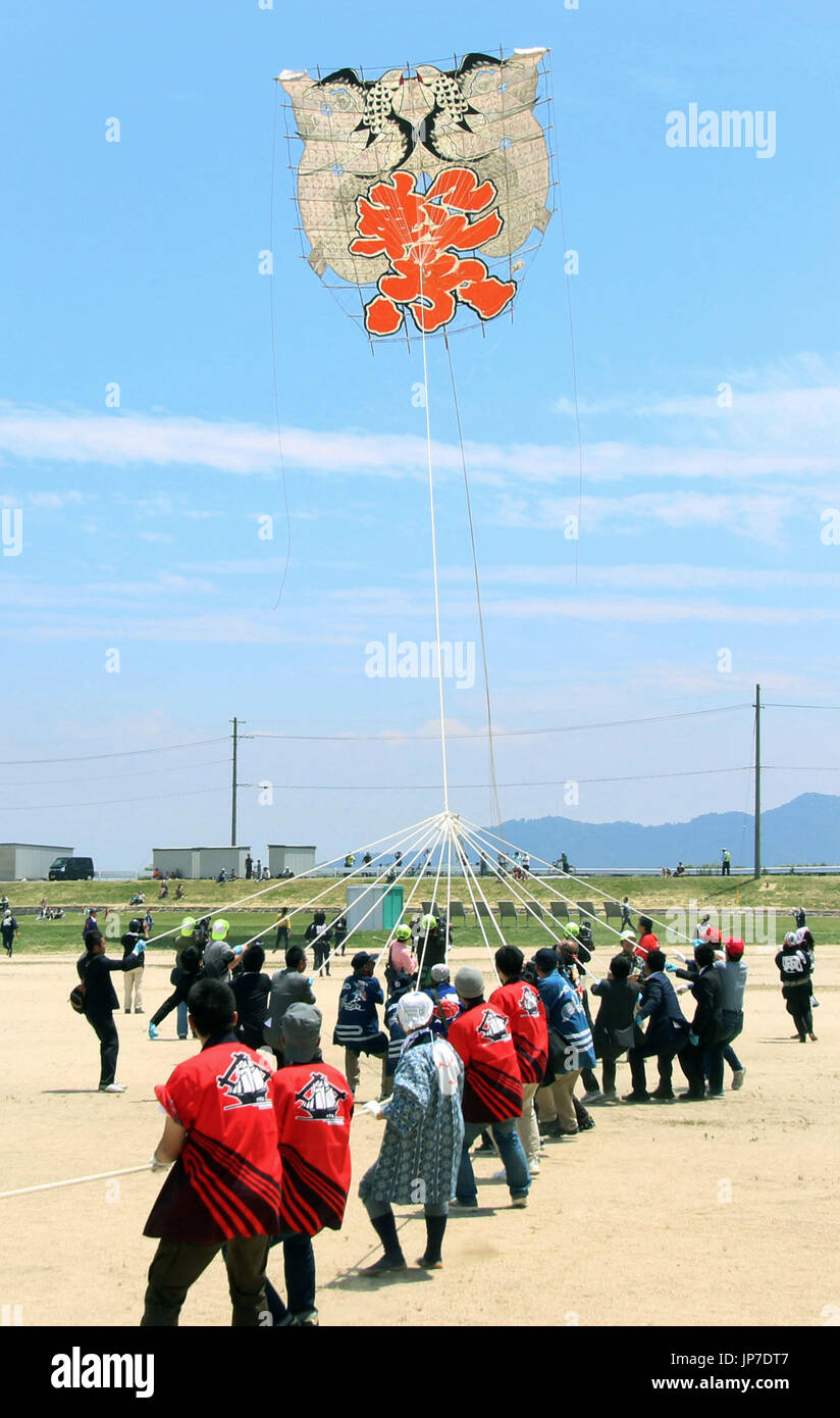 A giant kite measuring 13 meters by 12 meters and weighing around 700 ...