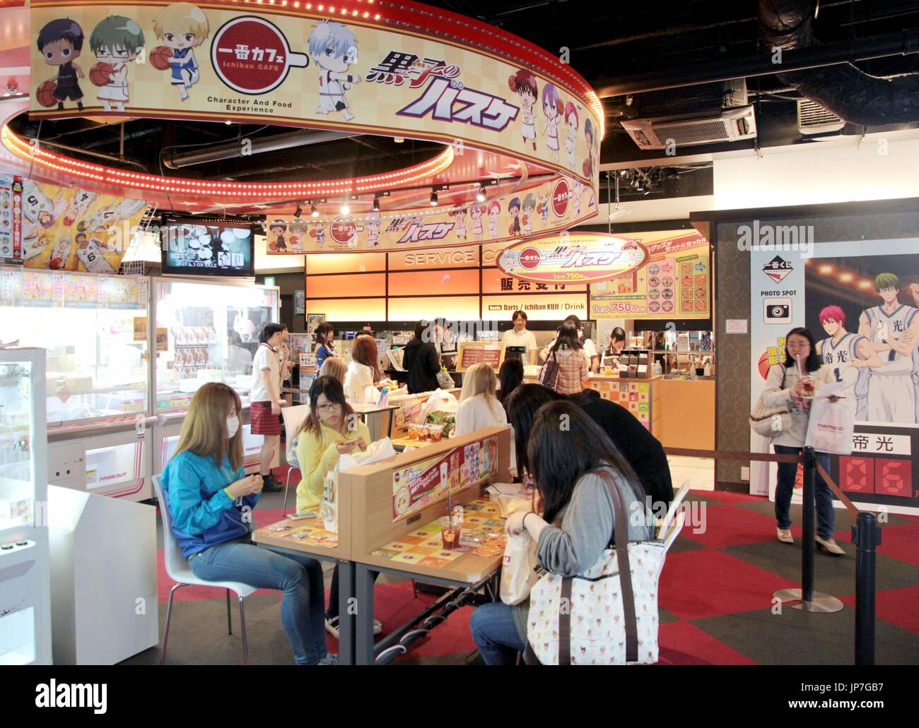 Japan osaka umeda shopping arcade hi-res stock photography and images ...