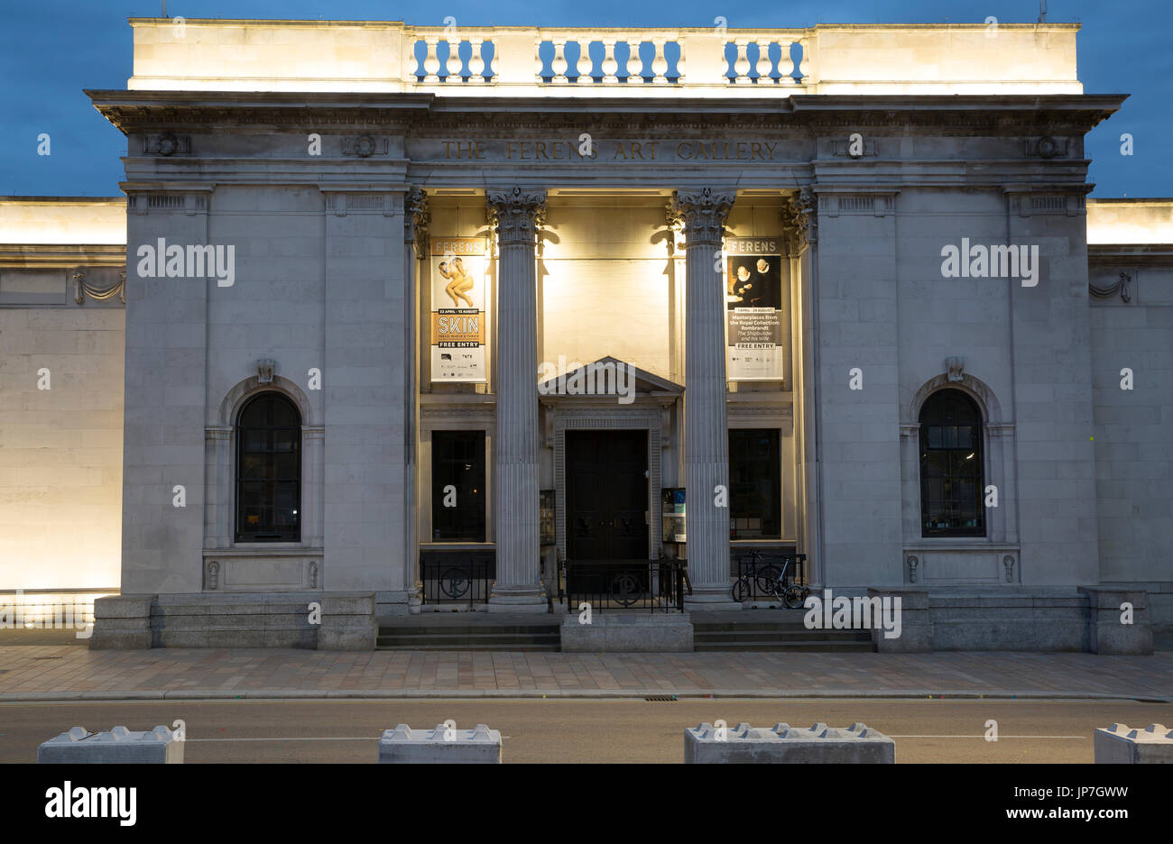 Hull at night Stock Photo - Alamy
