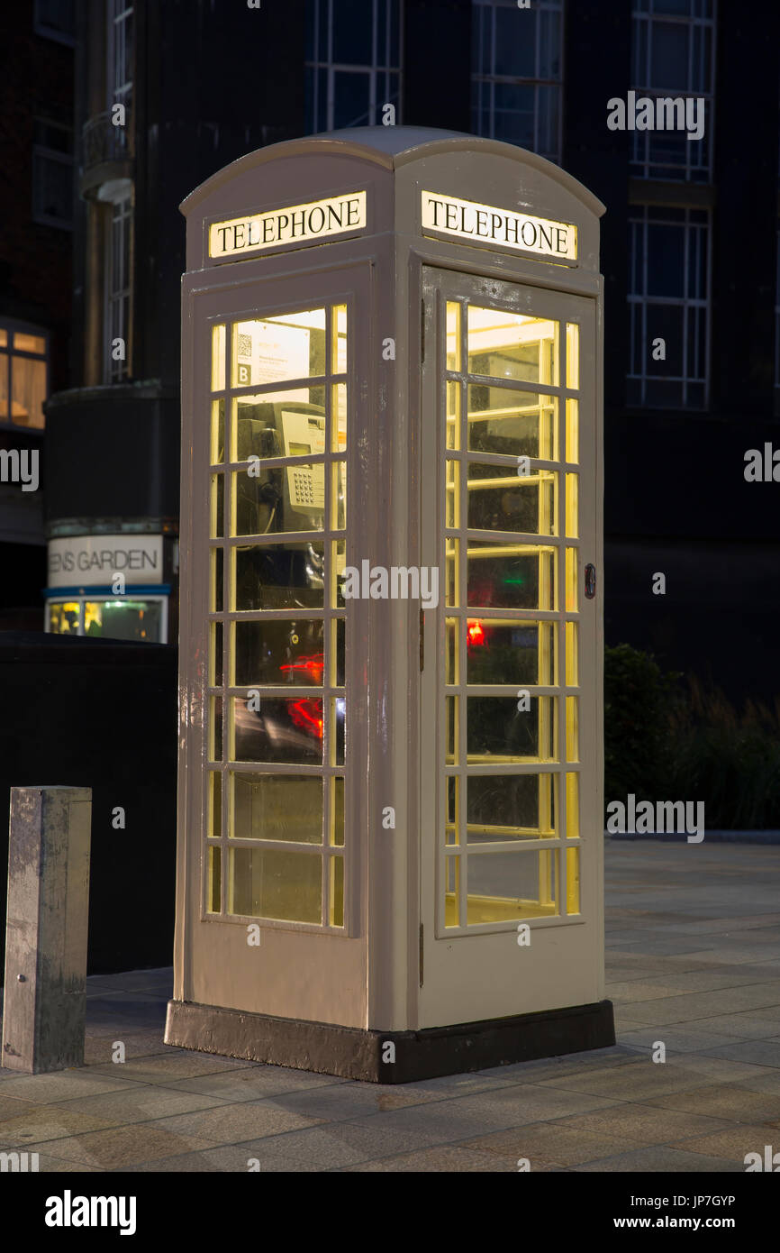 Hull telephone box hi-res stock photography and images - Alamy