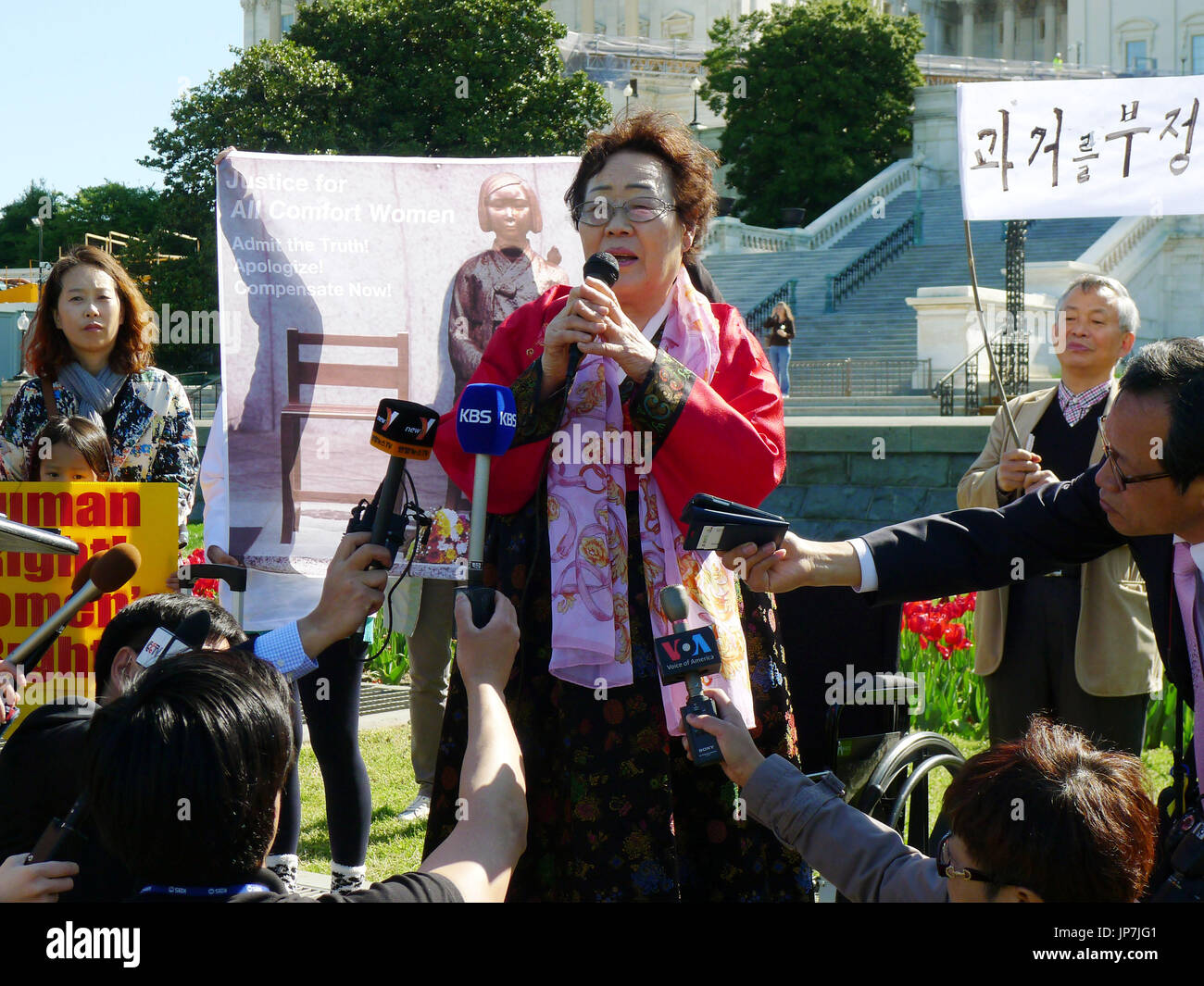 A South Korean Former Comfort Woman Demands Japanese Prime Minister
