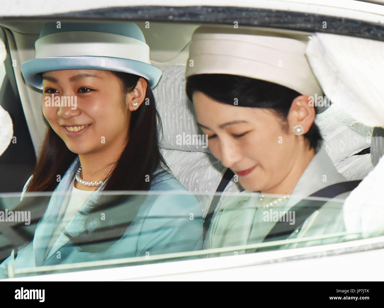 Princess Kiko (R), wife of Prince Akishino, and their daughter Princess ...