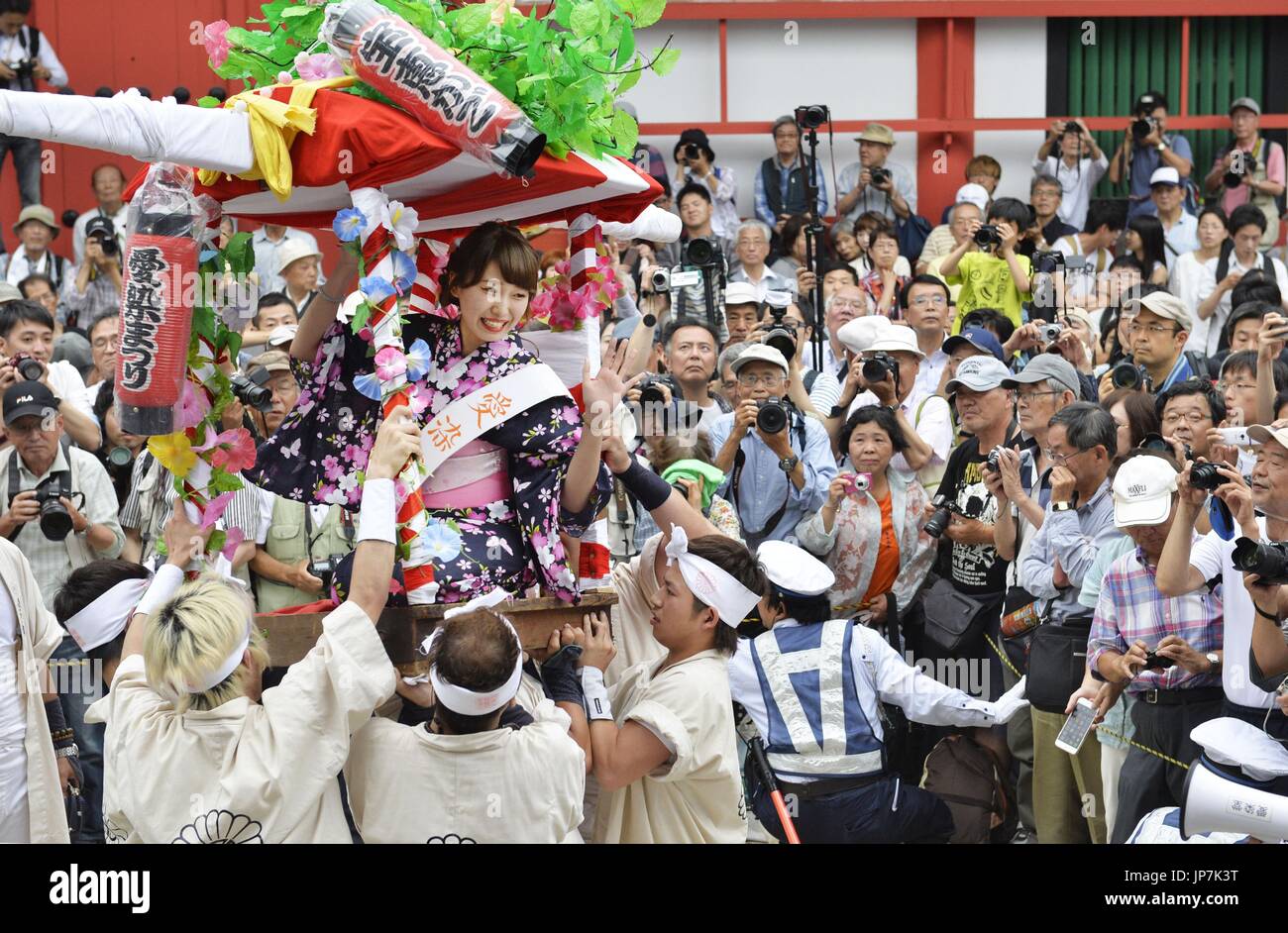 "Aizen Musume," a queen of Aizen Festival, waves to the crowd in Osaka ...