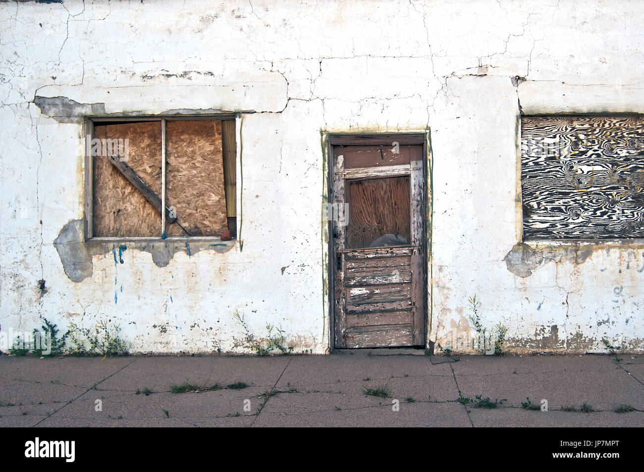 Run down door hi-res stock photography and images - Alamy