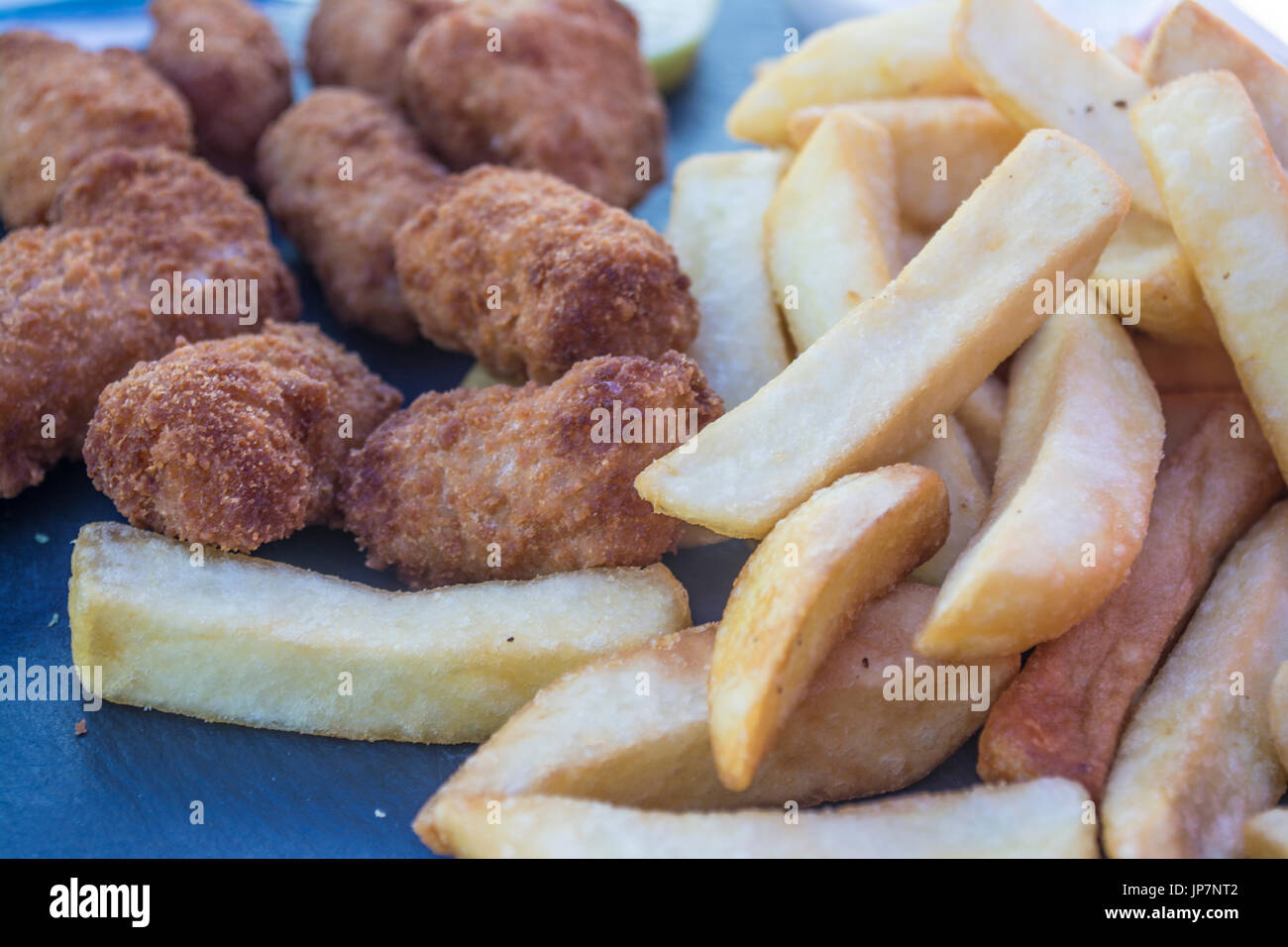 Plate of scampi and chips Stock Photo - Alamy