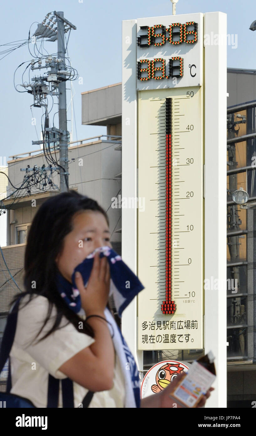 The temperature almost reaches 40 C in front of a train station in ...