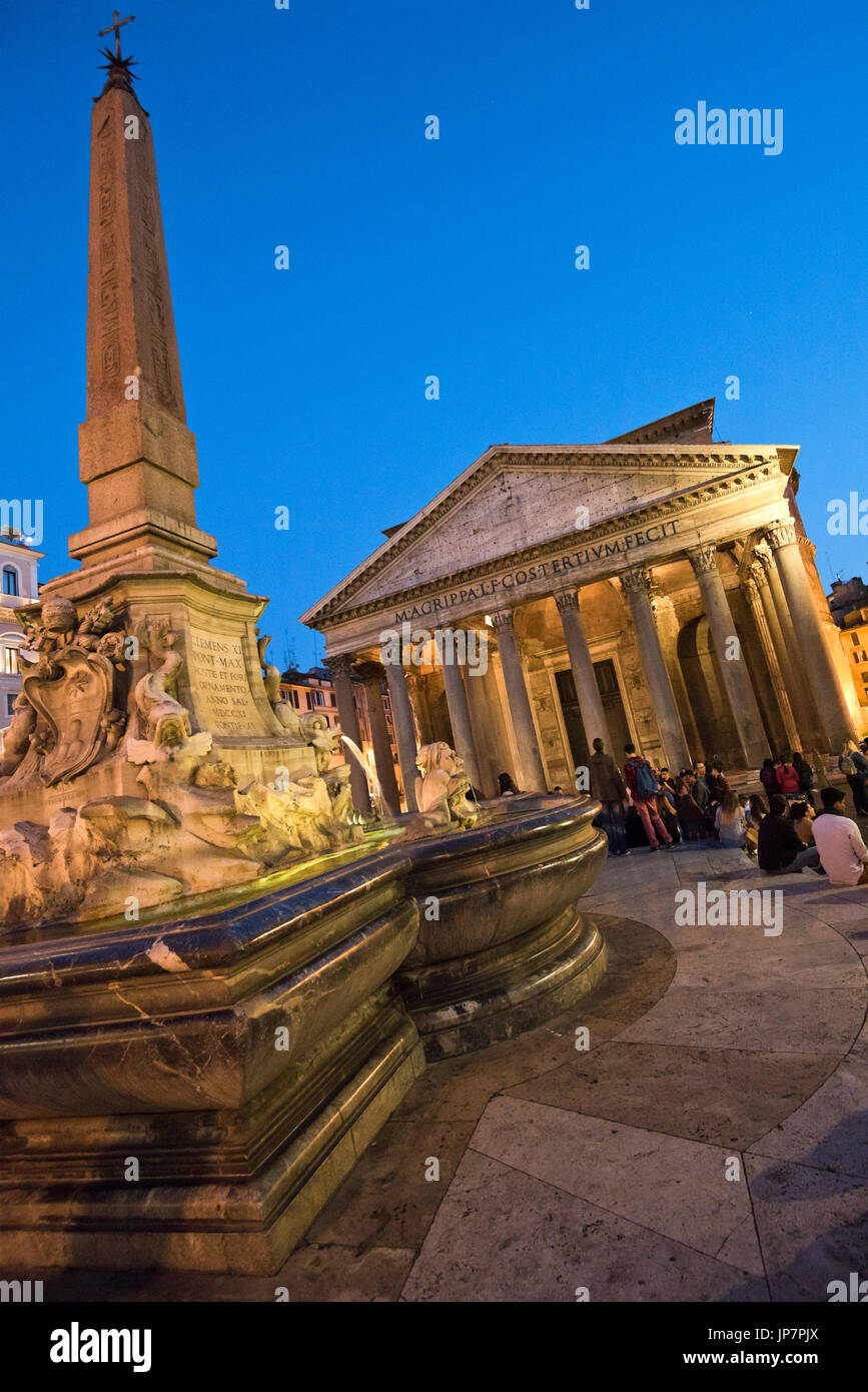 Pantheon entrance door rome hi-res stock photography and images - Alamy