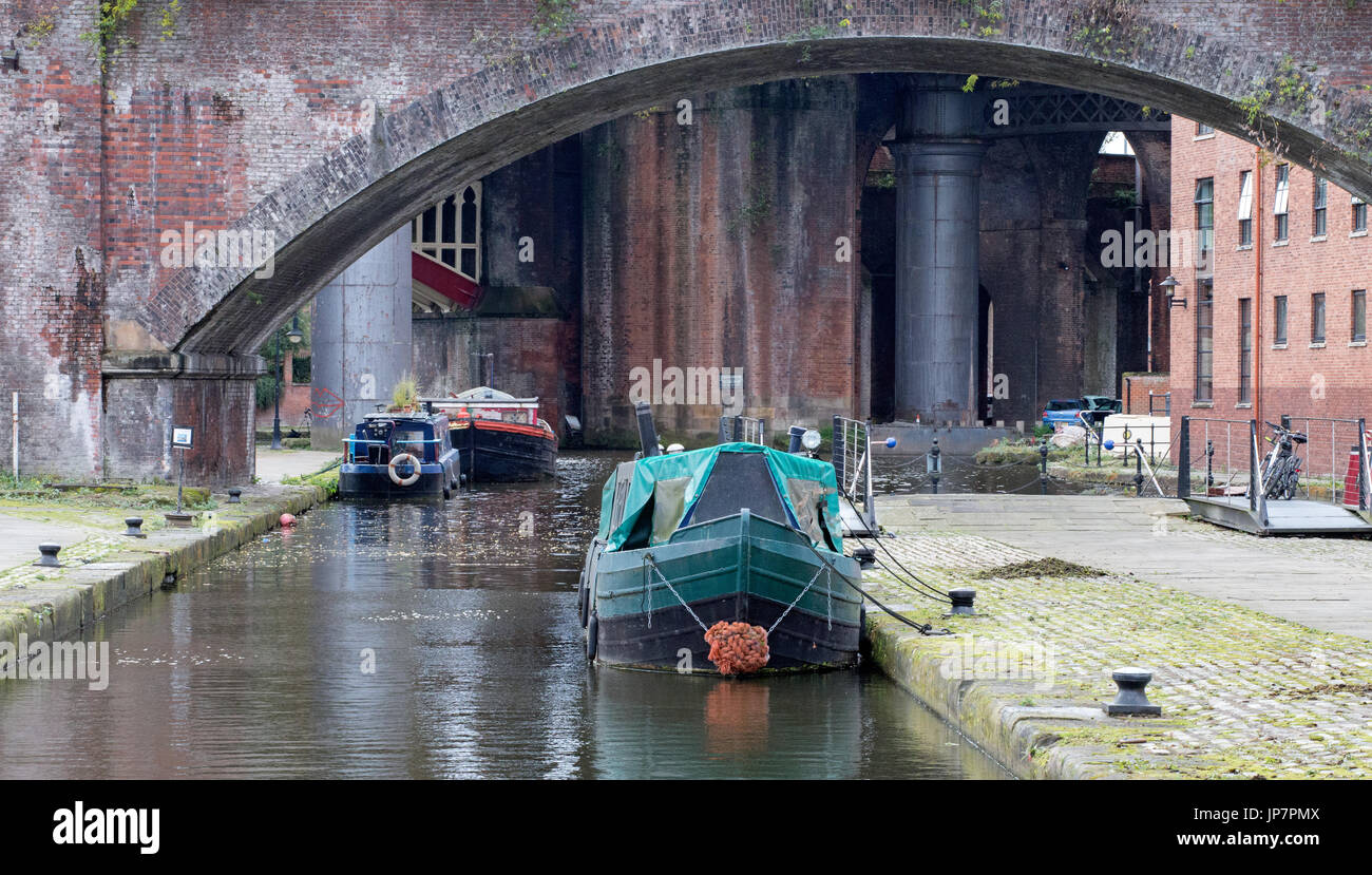 Industrial canals in the Castlefield area of Manchester Stock Photo - Alamy