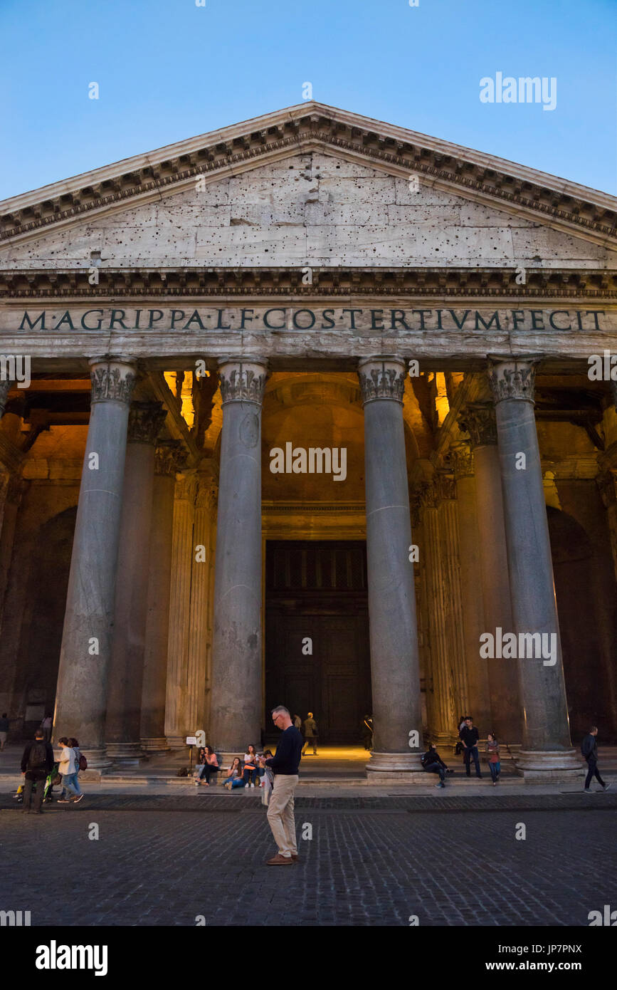 Outdoor setting general hi-res stock photography and images - Alamy