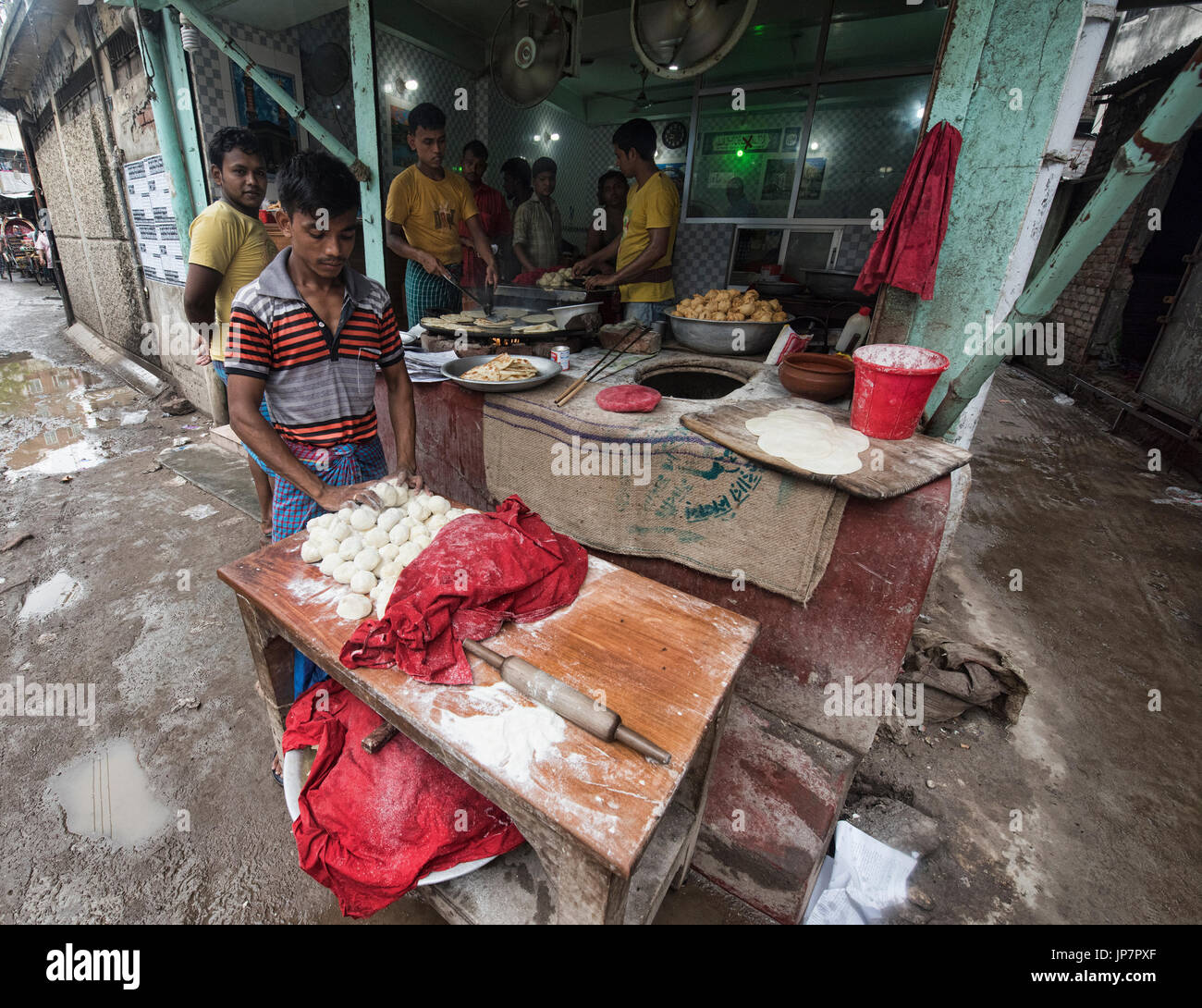 Making paratha, Dhaka, Bangladesh Stock Photo - Alamy