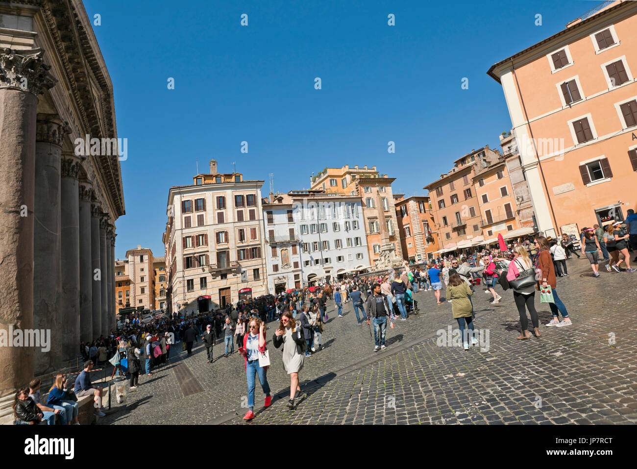 Horizontal view of the Pantheon and Piazza della Rotonda in Rome Stock ...