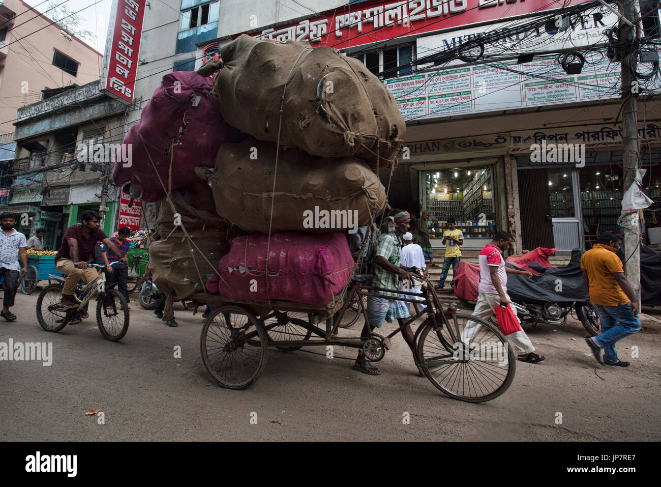 Rickshaw and his load, Dhaka, Bangladesh Stock Photo - Alamy