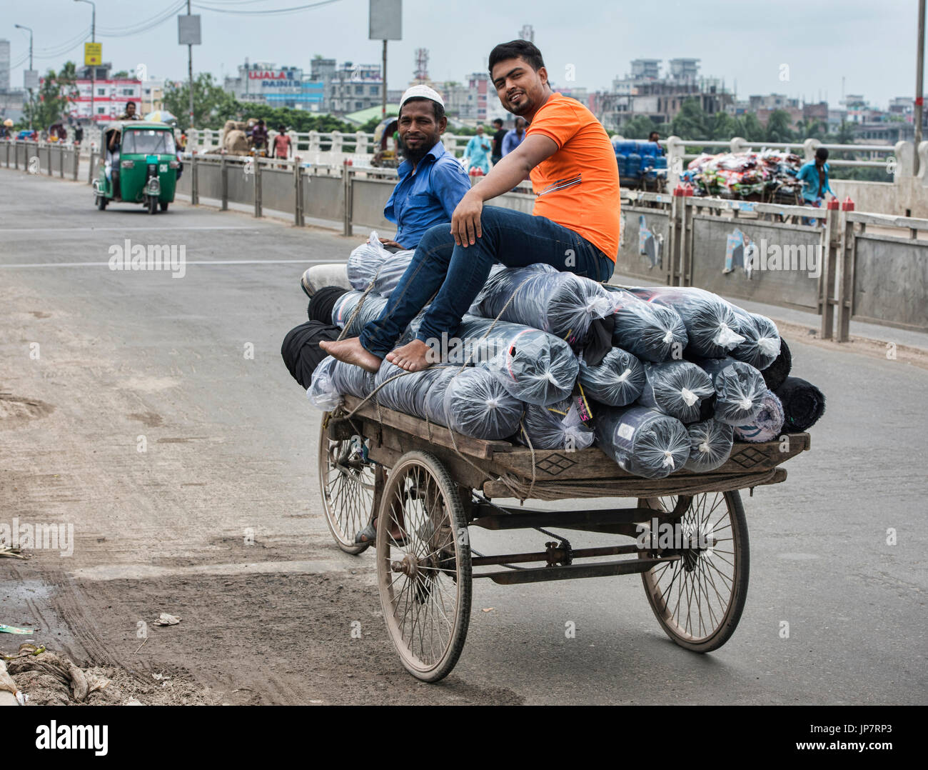 Rickshaw and his load, Dhaka, Bangladesh Stock Photo - Alamy