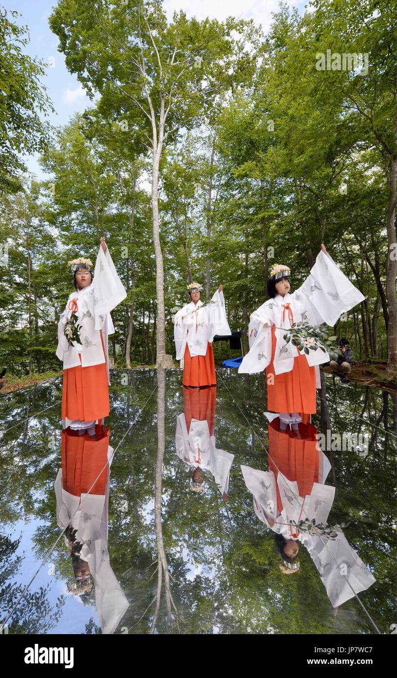 Elementary school girls dance in traditional Japanese Shinto costumes ...