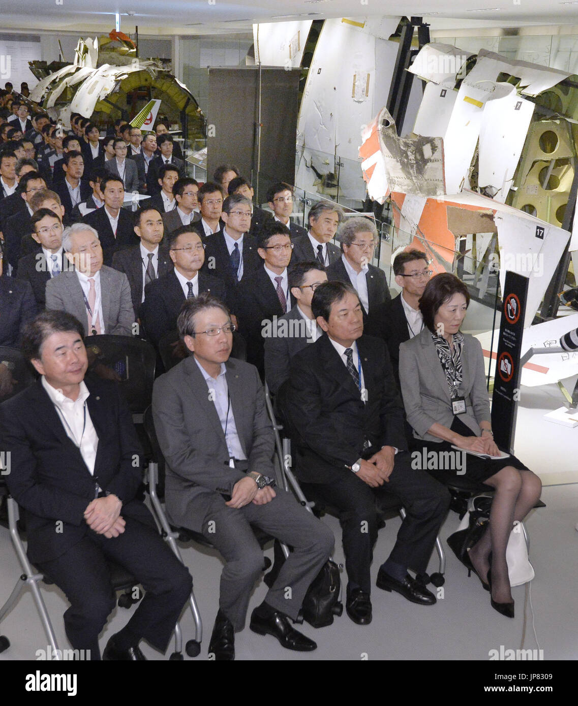 About 100 mechanics of the Japan Airlines group receive a lecture on ...
