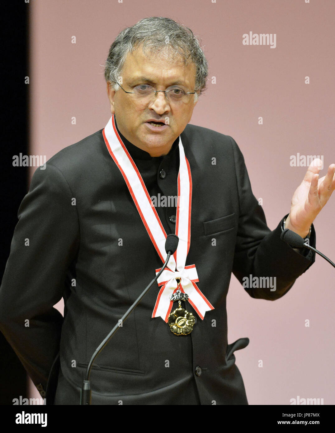 Indian historian and sociologist Ramachandra Guha delivers a speech in ...
