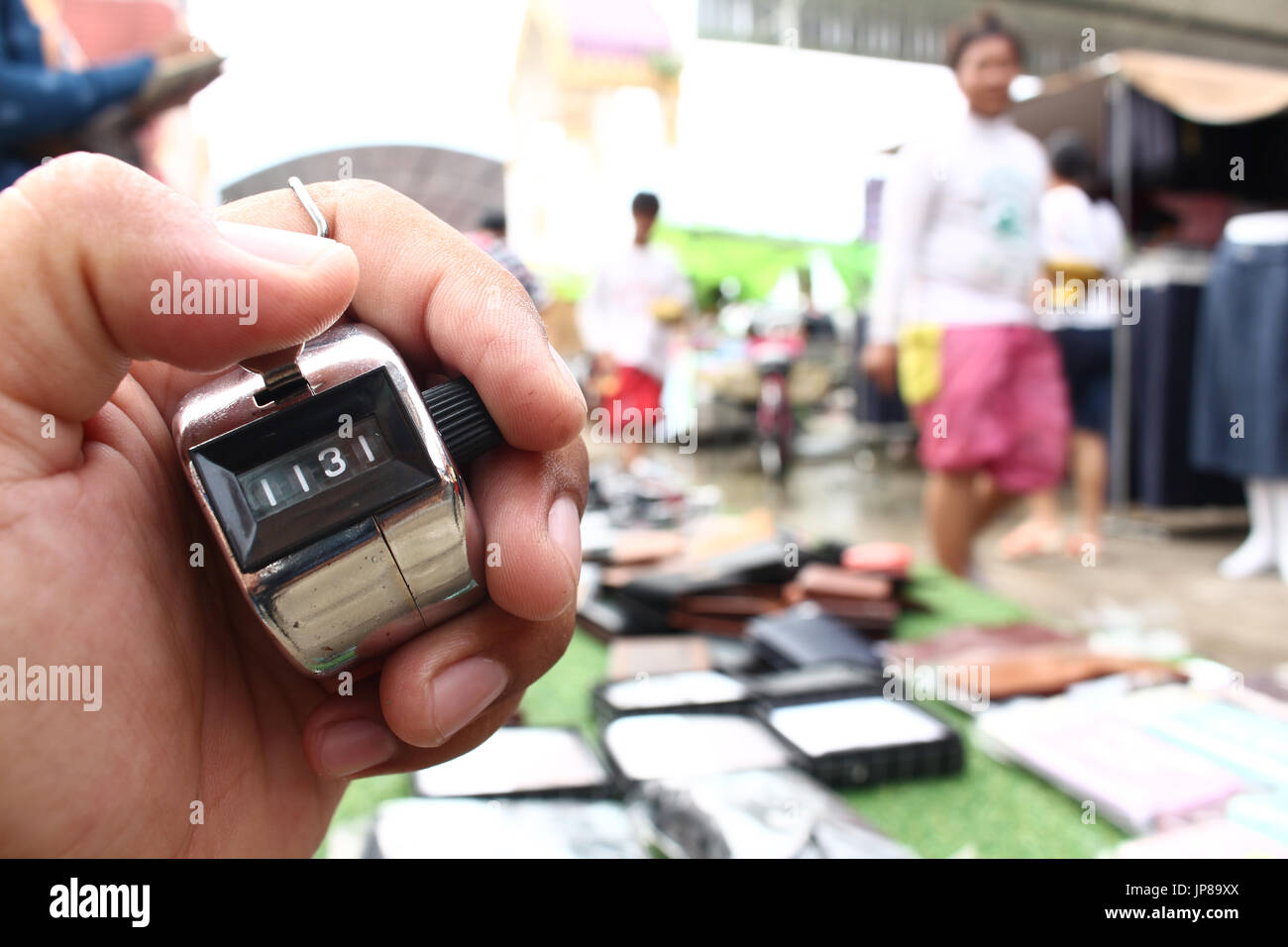 hand countering people in market Stock Photo - Alamy