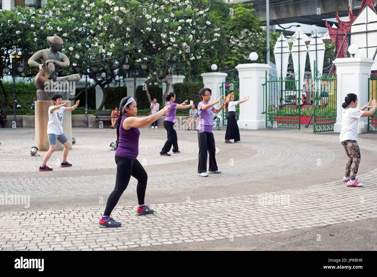 Tai chi group hi-res stock photography and images - Alamy