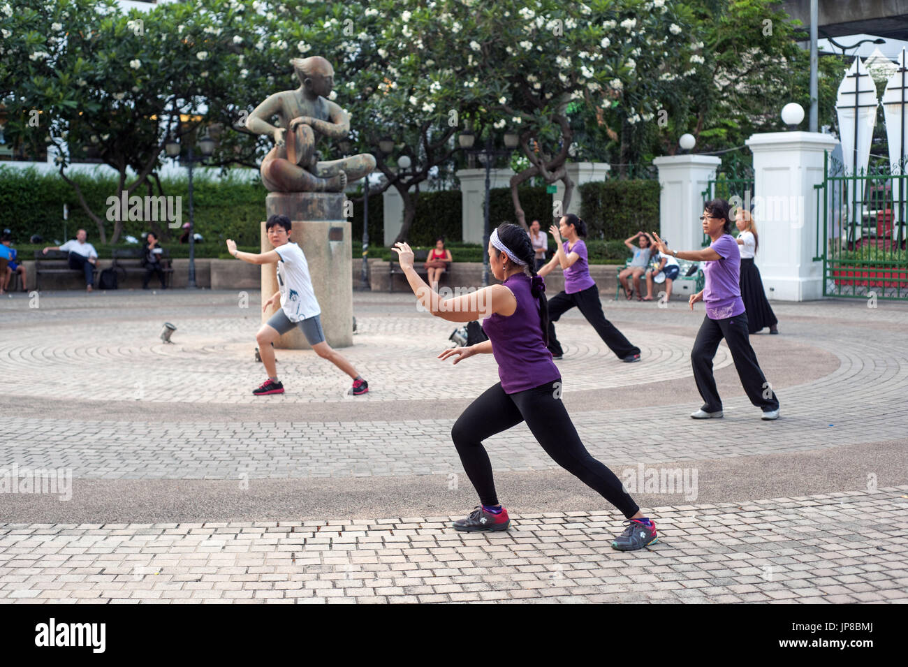 Tai chi group hi-res stock photography and images - Alamy