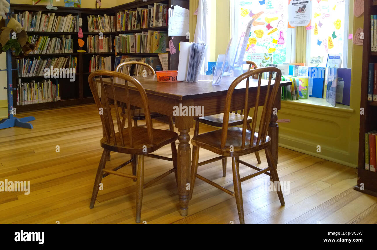 Children's books stack hi-res stock photography and images - Alamy