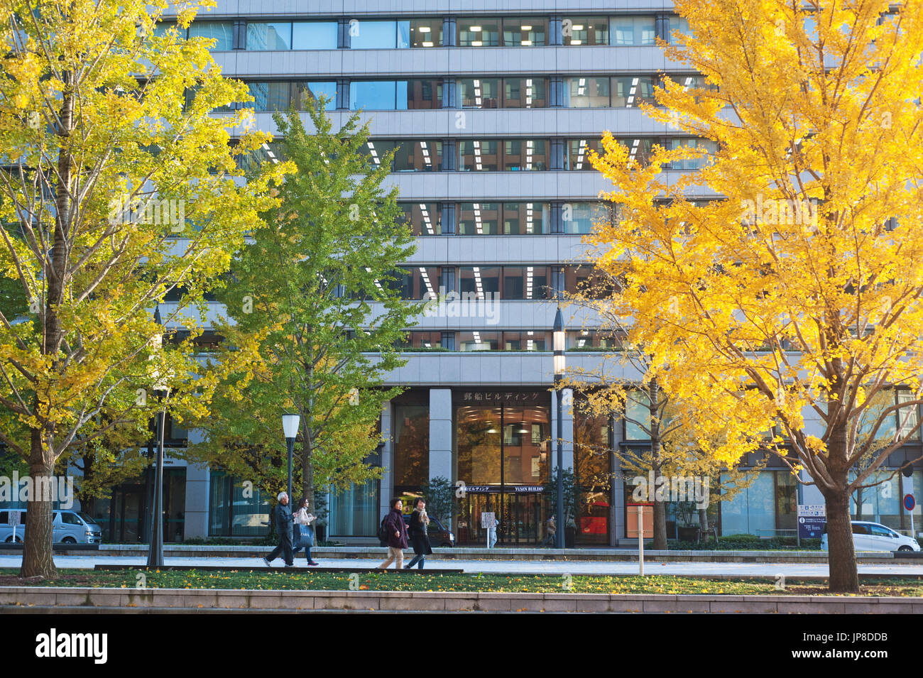 Marunouchi district hi-res stock photography and images - Alamy