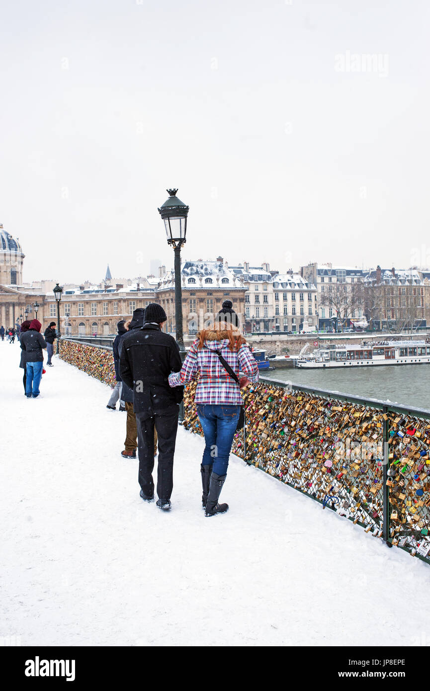 Winter snow in paris, france hi-res stock photography and images - Alamy